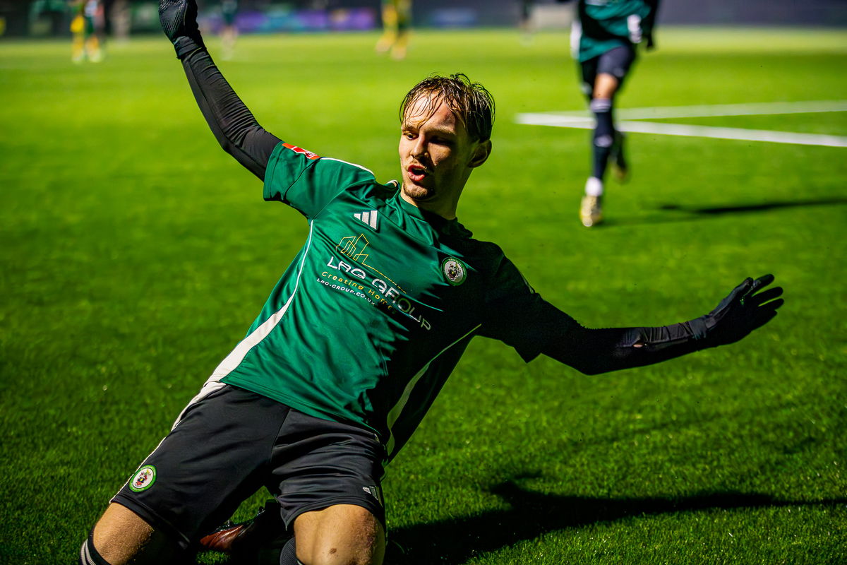 18’s beat Horsham – Burgess Hill Town FC