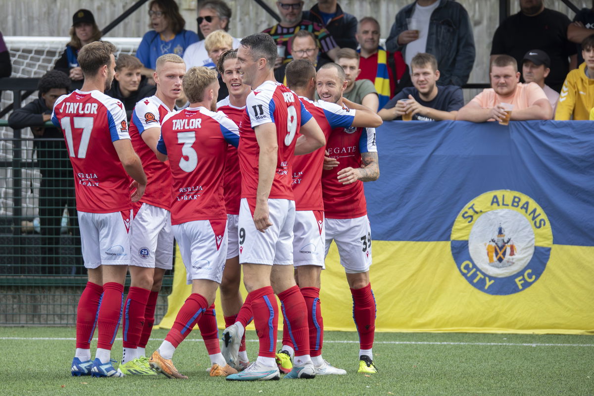 Substitute Murphy helps 10-man Wanderers sink Saints – Dorking Wanderers