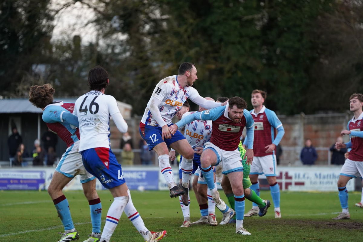 Wanderers Frustrated By The Generals On The Road – Dorking Wanderers