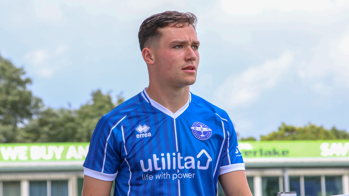 Official: Davis joins the Spitfires – Eastleigh FC