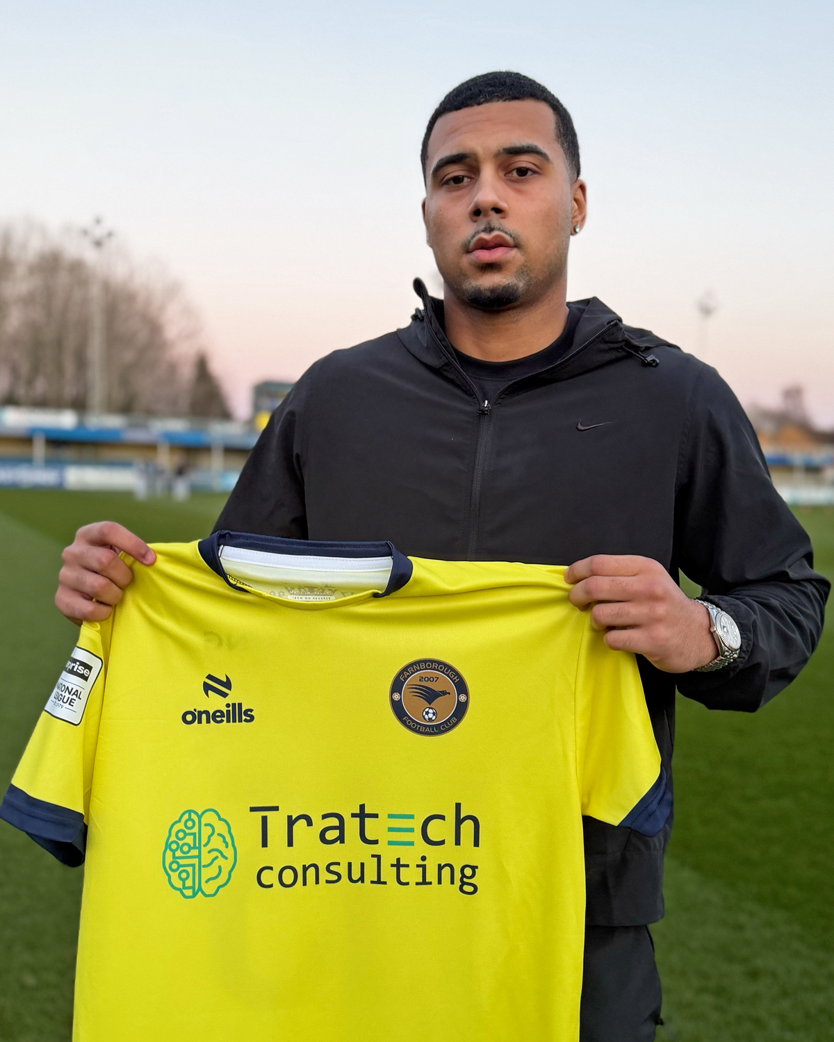 Lawrence signs on – Farnborough FC
