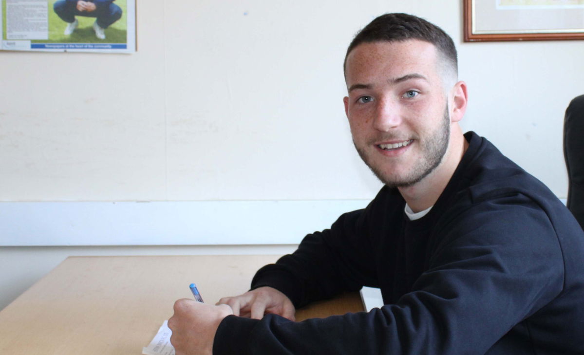 Atherton Signs On For Next Season – Folkestone Invicta FC