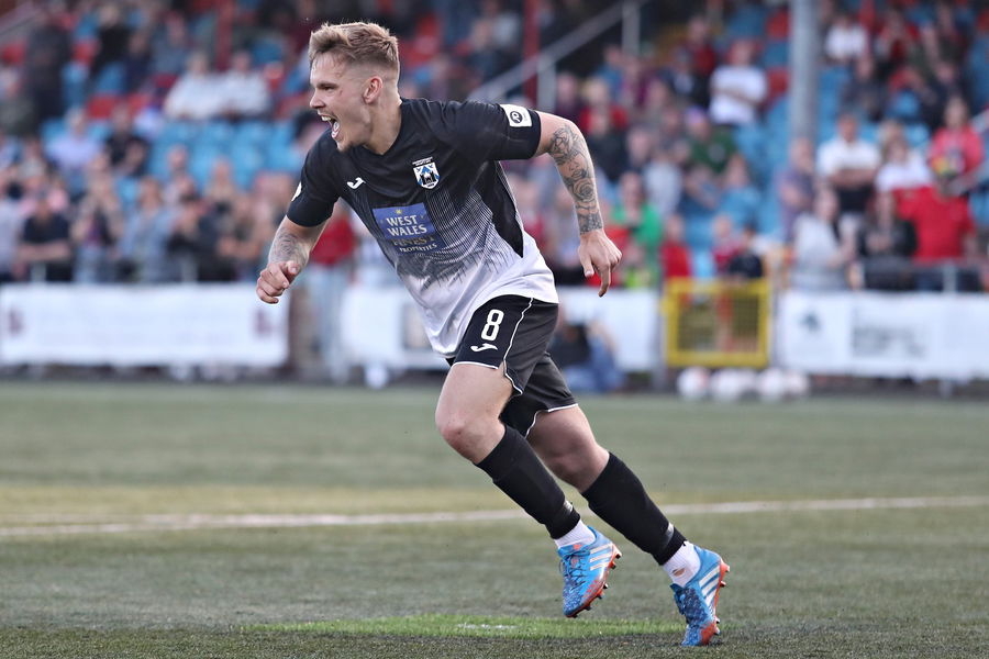 Fan favourite Corey Shephard rejoins Haverfordwest County ...