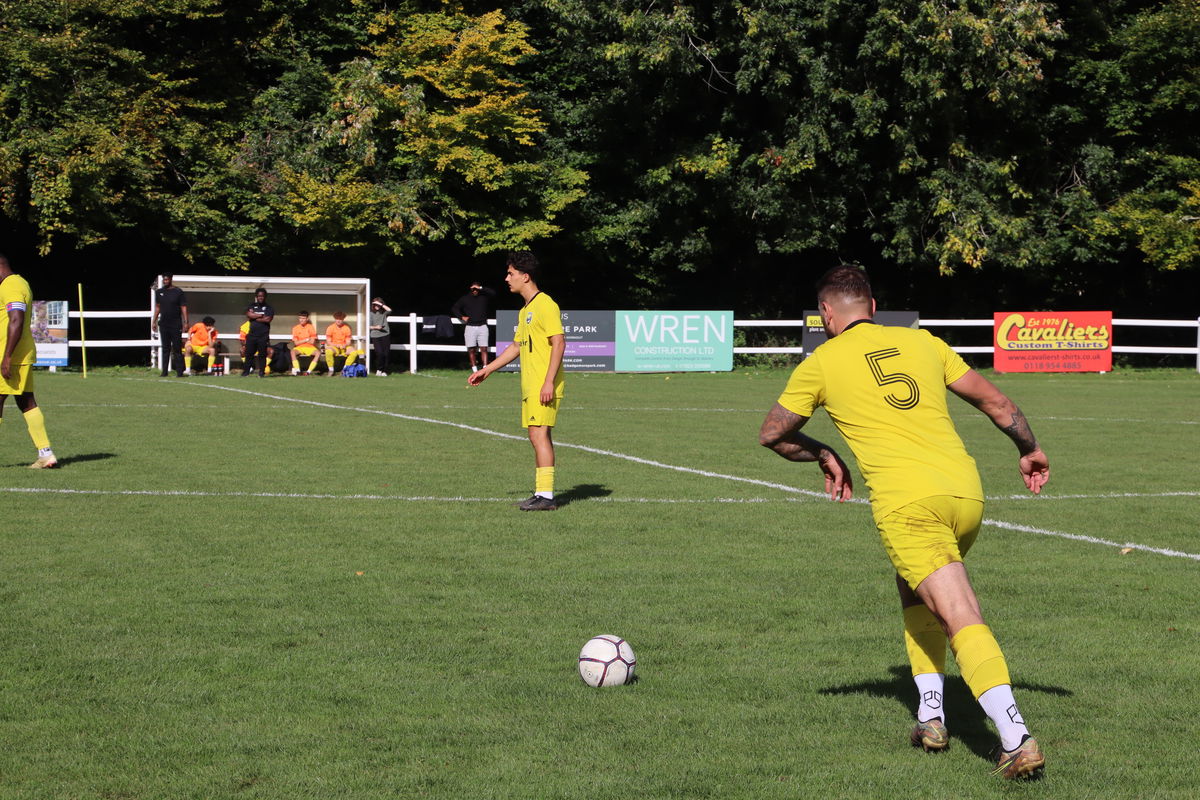 Preview: A wrestle with Woodcote for our Under 23s – Reading City FC