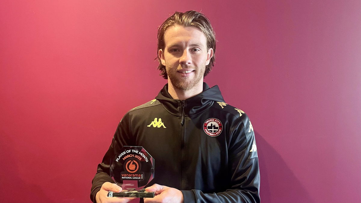Harvey Wins Player of the Month Award – Truro City FC