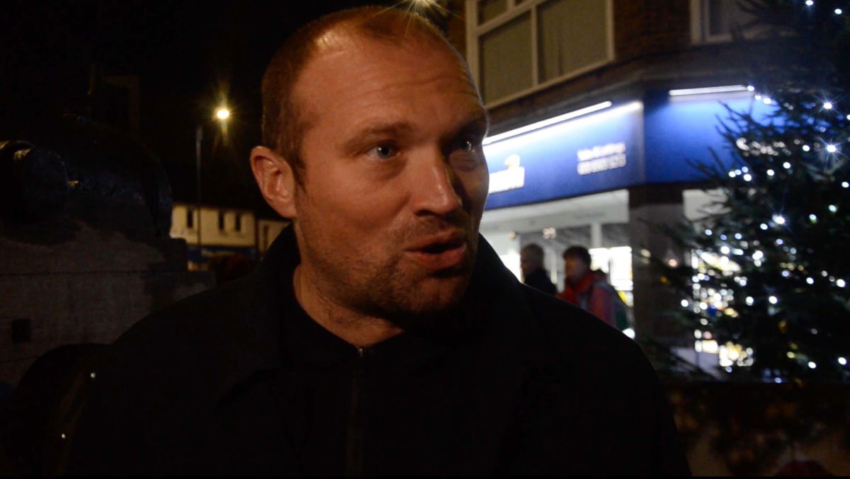 WATCH / Warren Feeney switches on Welling Christmas lights – Welling United