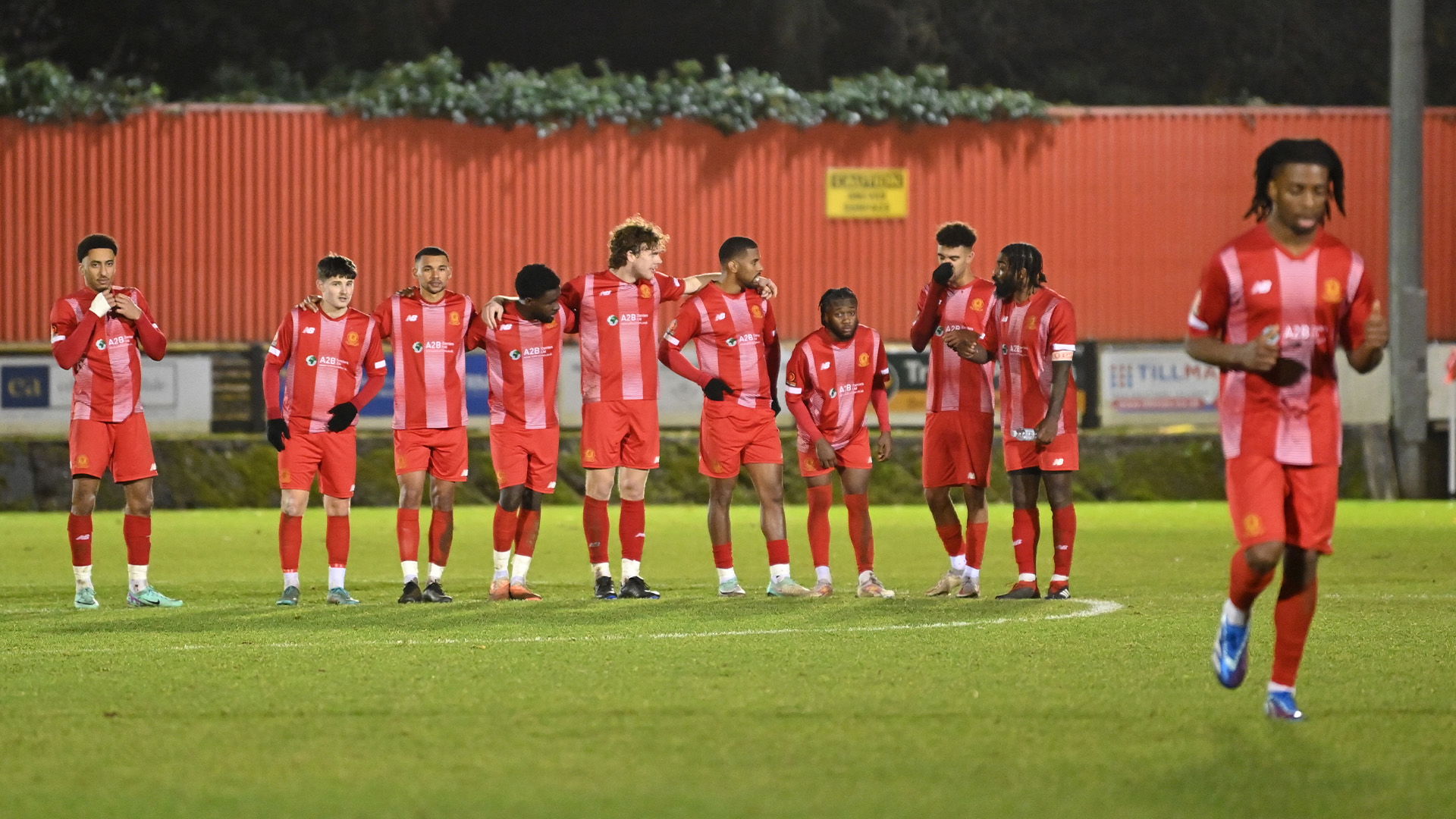 FA TROPHY GALLERY | Welling United 1 Brackley Town 1 (Welling win 4-3 ...