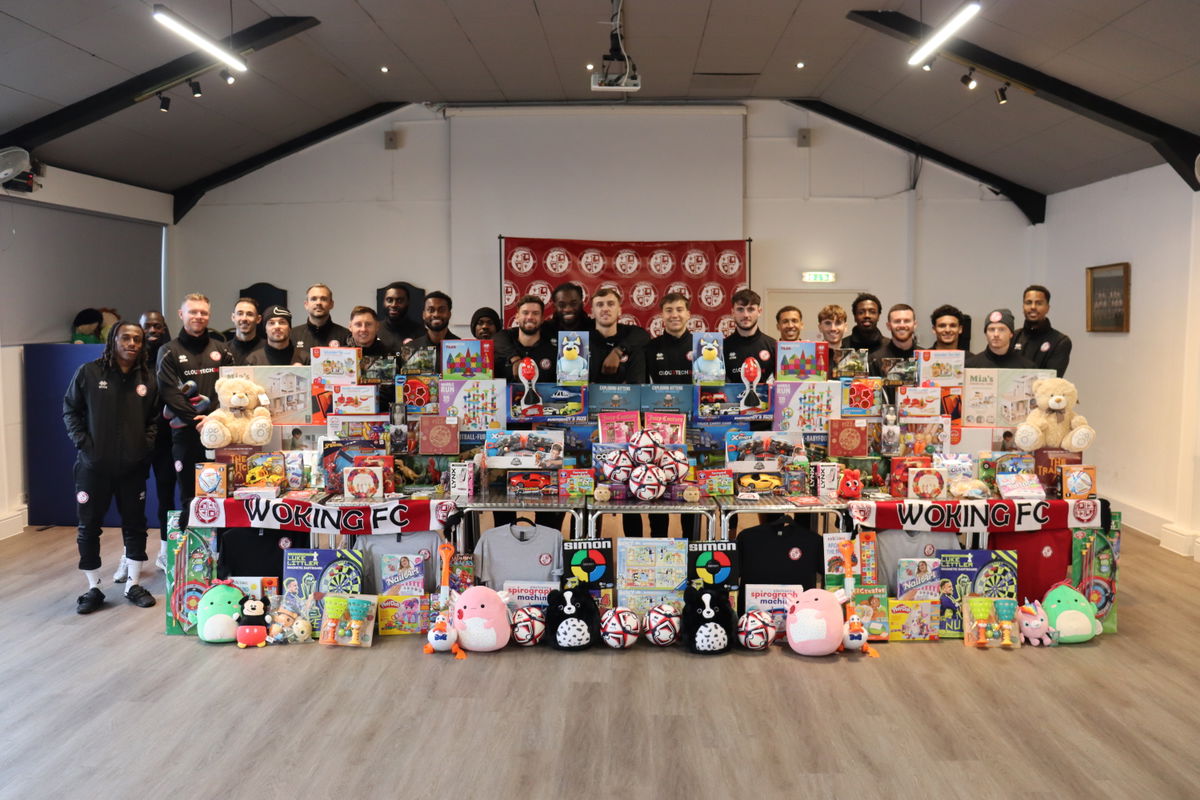 Players attend two local children’s hospitals for Christmas visits ...