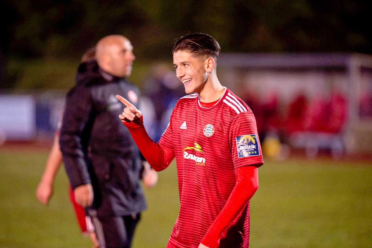 Ricky Signs For Swindon Town – Worthing FC