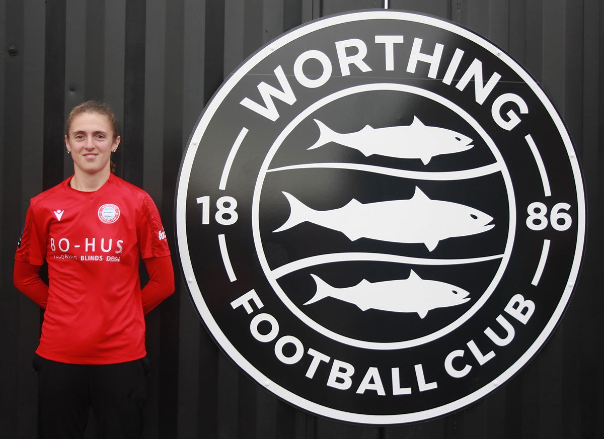 Albuery Signs – Worthing FC